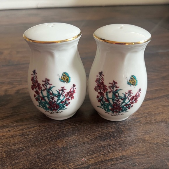 Kitchen | Vintage Alaska Fireweed Salt And Pepper Shakers | Poshmark